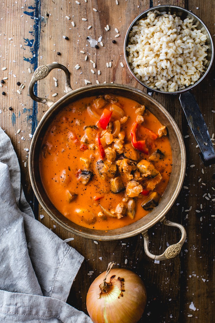 Stroganoff av svin med aromasopp, paprika og basmatiris - Oppskrift ...