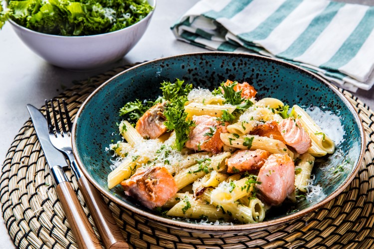 Kremet pasta med laks - Oppskrift - Godtlevert