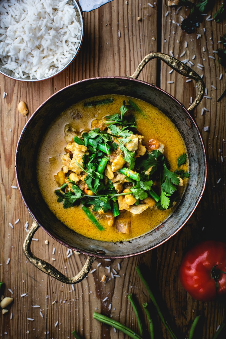 Butter Chicken med basmatiris, hodekål, tomat og mangochutney ...
