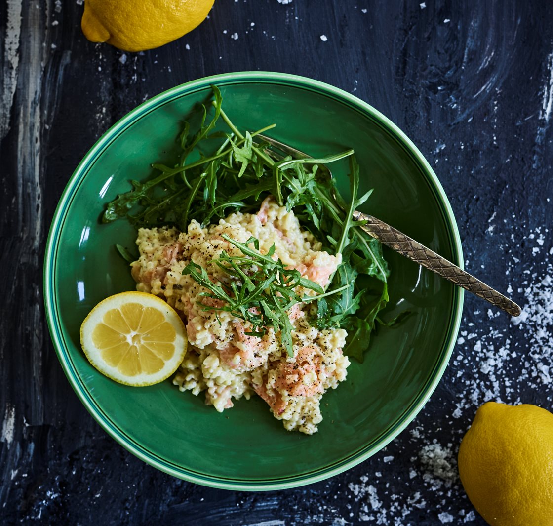 Risotto med røget laks, purløg og citron - Opskrift - RetNemt