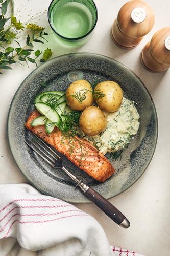 Lax med kokt potatis, dill och äppelremoulade - Recept - Linas Matkasse