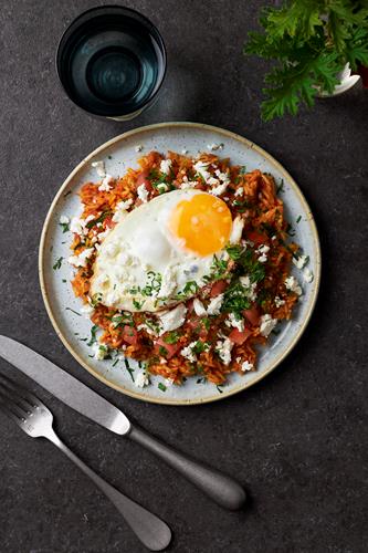 Jollof rice med stekt ägg och fetaost - Recept - Linas Matkasse