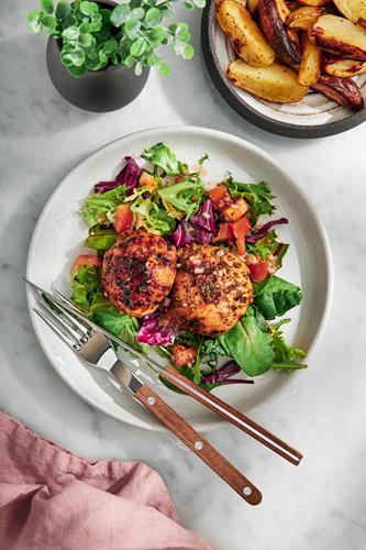 Italiensk örtkyckling med tomatconcassé och klyftpotatis - Recept ...